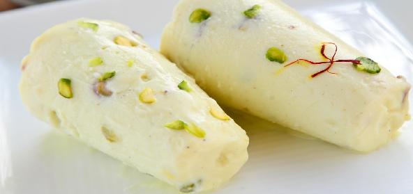 Try these Lip-Smashing Street Foods in Delhi | GetSetHappy